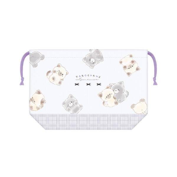 ファンシーなデザインがかわいいランチ巾着が登場！マチがあるのでお弁当箱を安定して入れることができます♪シワになりにくく乾きやすいのでアイロンも簡単◎【仕様】本体サイズ：約W280×H190×D75mmパッケージサイズ：約W170×H245m...