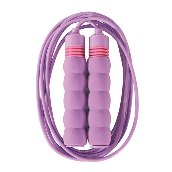 握りやすいやわらかグリップで手にフィットするなわとびです。遠心力が増しロープの保護するプロテクター付き◎ロープの長さも調節できます。【仕様】パッケージサイズ：約W121×H227×D29mm本体サイズ：約W27×H2982×D27mmロープ...