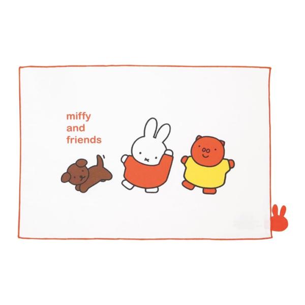ミッフィーのわいいランチアイテムが登場♪マスコット付きでかわいいランチョンマットです◎【仕様】サイズ：約W350×H250×D3mm材質：綿(マット)、ポリエステル(マスコット)日本製名前欄付きランチグッズ　かわいい　おしゃれ　遠足　アウト...