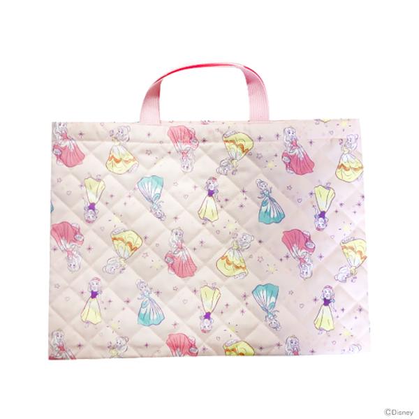 ディズニー・プリンセスのかわいいキルトチャームバッグです。シンプルでかわいい総柄で学年が上がっても使いやすそうなデザイン♪体操服入れやおけいこバッグなど様々なシーンで活躍しそうです。入学や新年度の準備にピッタリ♪【仕様】サイズ：約410×3...