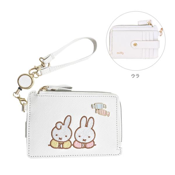 ミッフィーのかわいいパスケースが登場！リールストラップ付きなので鞄などにつけたまま使える♪小銭などを入れれるジッパー付きポケットが便利◎ちょっとしたプレゼントやギフトにもおすすめです◎【仕様】サイズ：約W130×H90mm材質：合皮リールス...