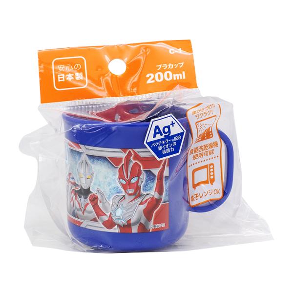 ウルトラヒーローズの取っ手付きプラカップです。軽くて割れにくく、電子レンジ・食器乾燥機も使用できる◎取っ手付きなので小さな手でも持ちやすい♪【仕様】本体サイズ：約φ72×H72×D93mm容量：200ml材質：ポリプロピレン耐熱温度：140...