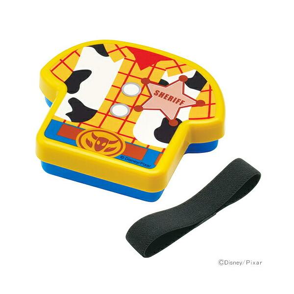 ウッディのお洋服と同じ柄のお弁当箱！中子付きでおかずをしっかり分けられます♪ちょっと変わった形でお友達と差をつけちゃおう☆【仕様】・サイズ：約142×124×43ｍｍ・容量：310ｍｌ・中子・ランチベルト・名前シール付き・フタを外して電子レ...