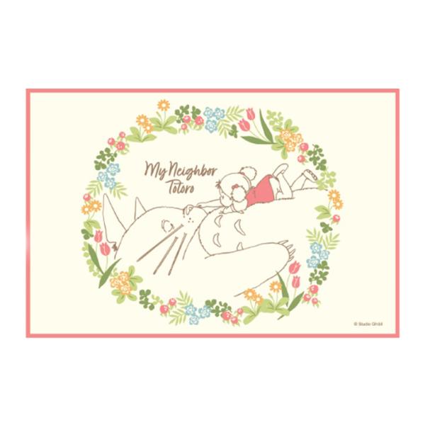 となりのトトロのレジャーシートが登場！コンパクトにたためてお子様のリュックにもすっぽりと入ります◎子供1人用の小さなサイズです！【仕様】サイズ：約W900×H600mm材質：ポリエチレンこども　子供　女の子　遠足　持ち運び　おしゃれ　グッズ...