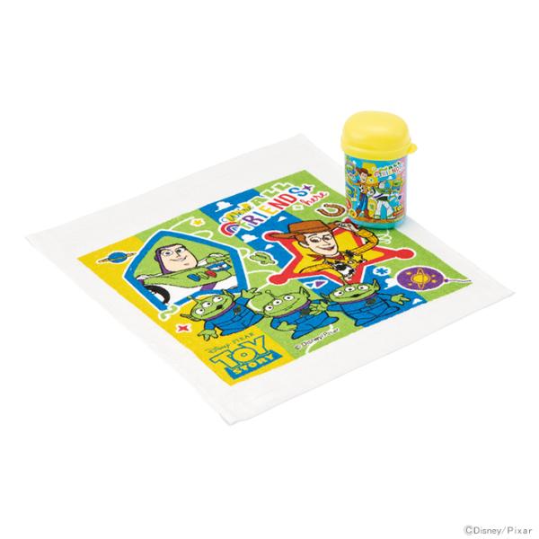 行楽や普段使いに便利なおしぼりとケースのセットです。ふたが開けやすいハンドル式になっています。濡れたおしぼりを凍らせて保冷剤代わりにも！【仕様】ケースサイズ：約W68×H108×D50mmおしぼりサイズ：約W320×H280mm材質：（ケー...