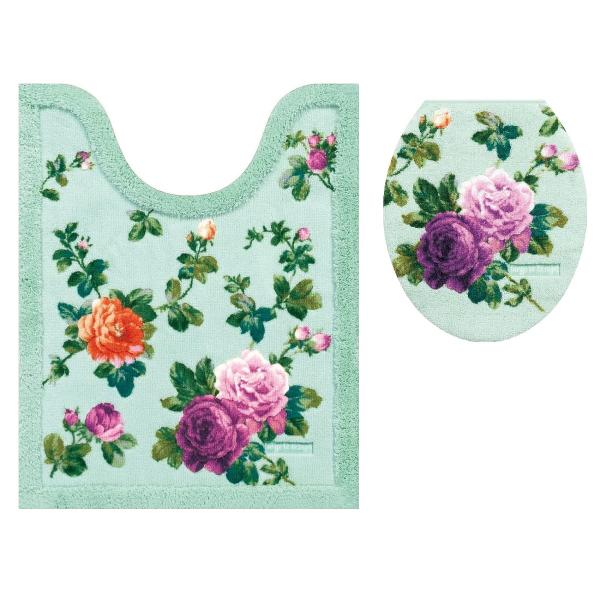 【発売日：2021年06月03日】普通便座専用のフタカバー、ロングサイズトイレマット の2点セットです。 浮き出るように繊細に描かれたバラがインパクト抜群のトイレシリーズ。淡い色合いのベース生地に濃淡をつけたバラを描く事で繊細なデザインを実...