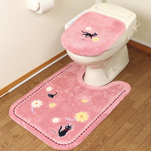 ロングトイレマット、マルチ型ふたカバーの2点セットです。フタカバーは洗浄暖房便座でも普通便座でもお使い頂けるマルチ型です。ジジとジジのこどもがお花畑をおさんぽしているようなイメージのトイレタリーシリーズ。※一部のトイレではふたカバーが適合し...