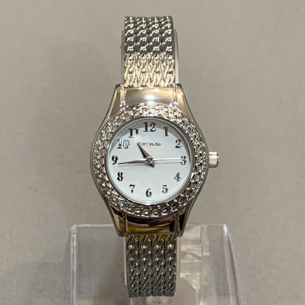 日本製ムーブメントでオリジナルデザインです。デザインがゴージャスでおしゃれなファッションウォッチです。ブレスレットの様にファッションアイテムとして活躍します。カラー：ゴールド・シルバーよりお選び下さい時計本体：約27mm x 約27mm腕周...