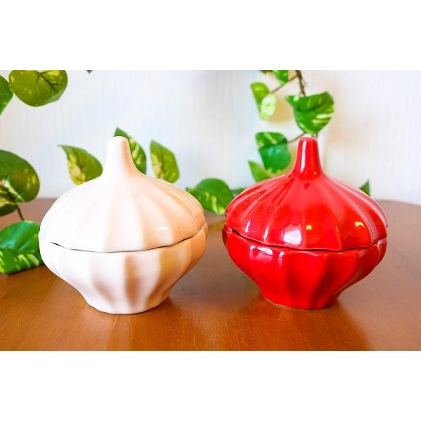 バリ島で有名なJENGGALA KERAMIK（ジェンガラケラミック）。 高級ホテルやレストランで最上級のおもてなしをするための食器として大人気です♪ジェンガラは壊れにくく頑丈なのでとてもおすすめですよ。ふた付の小鉢です。ラップをする必要な...