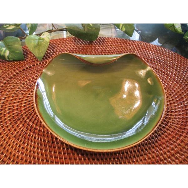 面白い形をしたジェンガラならではのデザインです♪料理はもちろん、お菓子や、小物入れにもお使いいただけます。バリ島で有名なJENGGALA KERAMIK（ジェンガラケラミック）。高級ホテルやレストランで最上級のおもてなしをするための食器とし...