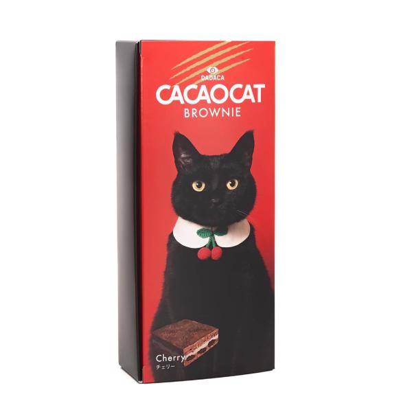 CACAOCATのブラウニーに新フレーバーが登場！！ホワイトチョコレートをドライチェリー入りのブラウニー生地でサンドして焼き上げました。〈アーティスト・木野聡子さんとのコラボパッケージ〉手作りの首輪を絞った美しい黒猫のオリジナル写真作品。凛...