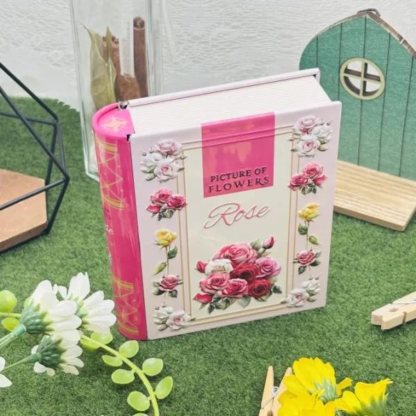 税込価格　788円ケース入数　12内容量　24ｇ原産国　日本ＪＡＮ　4573279475283賞味期限　12ヶ月（製造日起算）商品サイズ　W100×H120×D25（mm）ケースサイズ　W210×H130×D185（mm）バラをデザインし、...