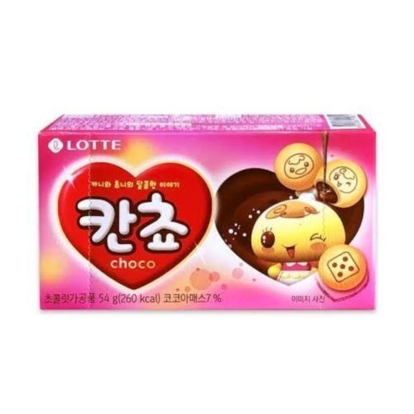 【商品紹介〜ロッテ カンチョ スナック 54g〜】サクサクとした食感のスナックの中にチョコクリームが入っているお菓子。 一口サイズでおやつとして食べやすいです。日本では「コアラのマーチ」のような、子供にも人気のスナック菓子として知られていま...