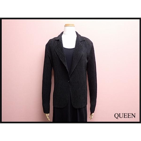 ブランド・説明SPECCHIO　スペッチオのプリーツジャケットです。とても上品な印象ですね。素敵にお使い頂けると思います。気になる方は是非ご検討下さい。サイズ表記　40　　　実寸　着丈57cm　身幅48cm　肩幅38cm　袖丈57cm　　　...