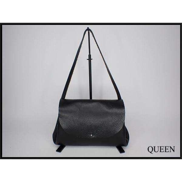 ブランド・説明KVELLケベルのショルダーバッグです。内側が大きく開く作りです。素敵にお使い頂けると思います。気になる方は是非ご検討下さい。サイズ実寸　横25cm　縦17cm　幅8cm　　　　　　持ち手の長さ51cm　　　　多少の誤差はご了...