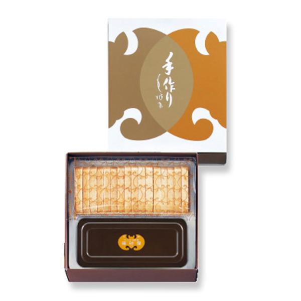 【商品概要】　福砂屋 手づくり最中 8ヶ入パリッとした風味の香ばしい種(皮)に、粒よりの小豆を炊きあげた餡をお好みの量だけ詰めてお召しあがりいただけます。【内容量】福砂屋 手づくり最中 8ヶ入　　●あん190g×1　皮16枚入×1原材料：あ...