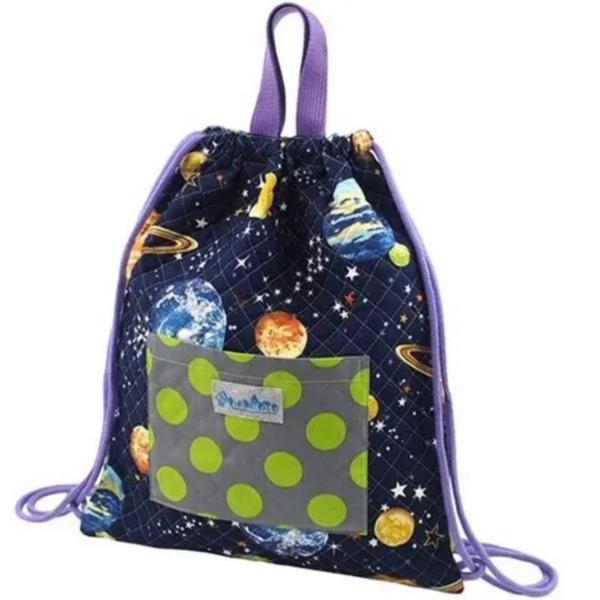 ※画像は同一複数商品の共通画像ですので、現物は1枚1枚、生地の裁断により柄の出方が異なっておりますのでご了承くださいませ。長めの紐はお子様の成長に合わせて調節可能です。・ランドセルの上からでもラクラク背負えます♪・Wフェイスでおしゃれ☆・前...