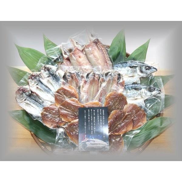 大分県産を中心に九州産の原料を使用した無添加手作りの干物です。厳選した原材料にこだわり、当店一押しのスタンダードな干物の詰め合わせです。炊き立てのご飯と具だくさんのお味噌汁にぴったりな日々の食卓の友として、また贈って喜ばれるギフトとしてもお...