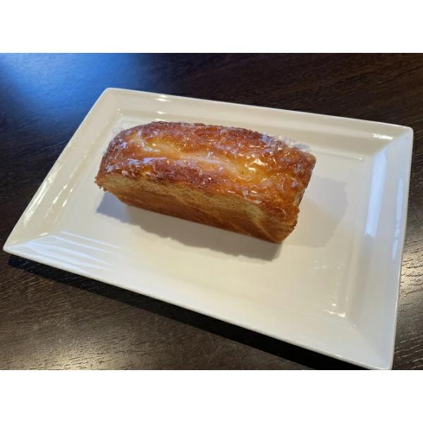 名称：瀬戸内レモンのウイーク・エンド原材料名：レモン、バター、卵、砂糖、小麦粉、ラム酒、生クリーム、ベーキングパウダー、ナパージュ内容量：約300gケーキのサイズ：長さ16ｃｍ賞味期限：約5日間保存方法：直射日光を避け、冷暗所で保存販売者：...