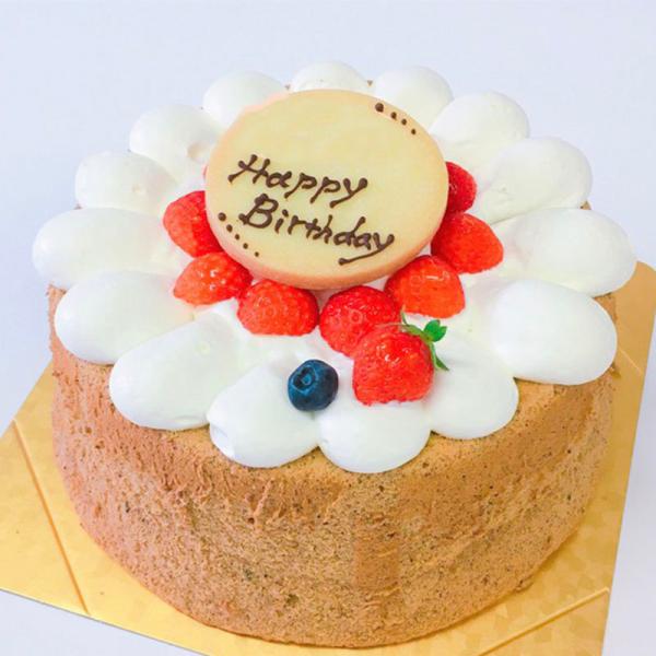 苺たっぷり　ふわっふわのアールグレイ香るシフォンケーキ！ギフトや手土産にも最適です。サイズ：20ｃｍメッセージプレートの内容は「備考」欄にご記入をお願いいたします特定原材料 卵 乳 小麦 大豆 ※画像のシフォン生地はプレーンのものとなります...