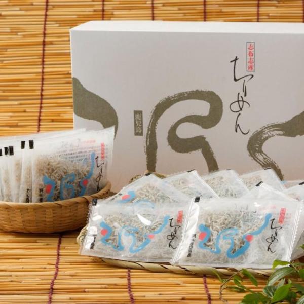 鹿児島県内で水揚げされたちりめんを選別し、使いきりタイプの10ｇの小袋にしました。■配送不可地域：離島は配送不可■温度帯：冷蔵■賞味期限：製造日より20日■規格：(10g×12個)×2箱■サイズ(mm)：210×290×80■発送の目安：ご...