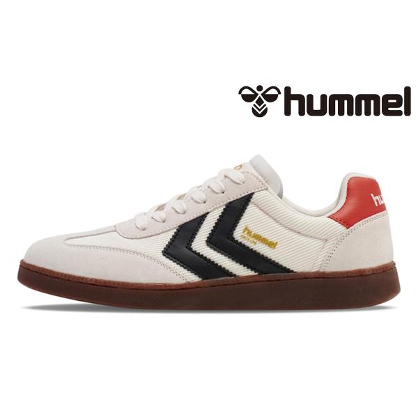 当時の雰囲気を色濃く残す、t-toeと呼ばれる爪先部のT字のトゥーキャップやサイドステッチ製法によるカップソールとアッパーへの縫込みが特徴。ダブルラッセルのメッシュアッパーは、生地感の柔らかさや通気性、軽量性を持ちながらも型崩れのしにくい素...