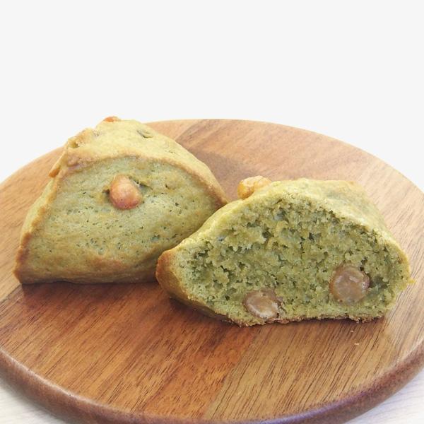 香り豊かな玄米茶生地に、ほっくりとした「ひよこ豆の甘納豆」をあわせました。玄米茶の芳醇な味わいと、お豆のほのかな甘さが優しく調和します。■内容量：70ｇ（焼成前）■賞味期限：冷凍保存で1ヶ月■保存方法：冷凍で保存してください。解凍後は当日中...