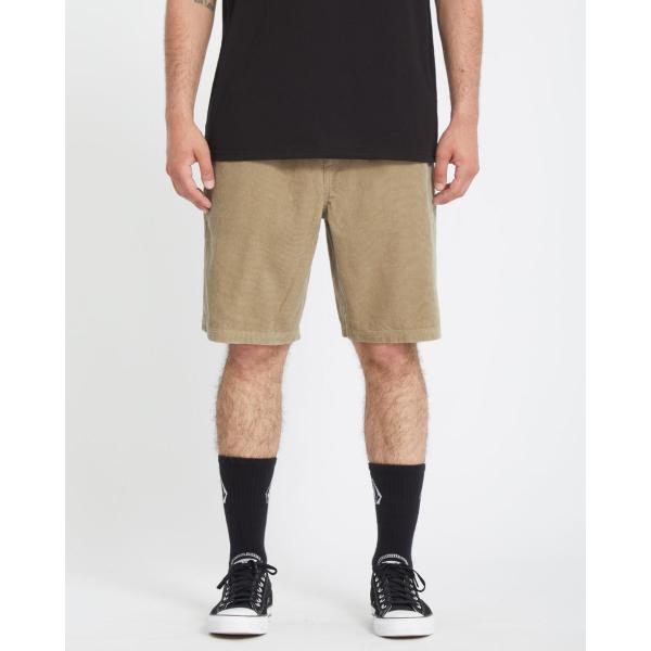 100%コットンの15ウェールコーデュロイ素材を使用したショーツ。アウトシーム21インチ（53cm）（インシーム10.25インチ - サイズM）のデザイン。ハリウッドスタイルのフォルドオーバーウエストバンドと角度のついたスラントハンドポケッ...