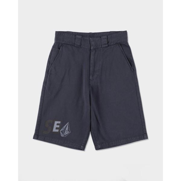 Vintage加工を随所に施したバギーショーツ。膝下丈のワイドシルエットと、履き古した様な質感を追求し、Newvintageを追求しています。バックポケットのVintageパターンにも拘りを置きました。コットン100％ウェスト：[S]78....