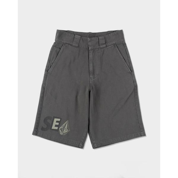 Vintage加工を随所に施したバギーショーツ。膝下丈のワイドシルエットと、履き古した様な質感を追求し、Newvintageを追求しています。バックポケットのVintageパターンにも拘りを置きました。コットン100％ウェスト：[S]78....