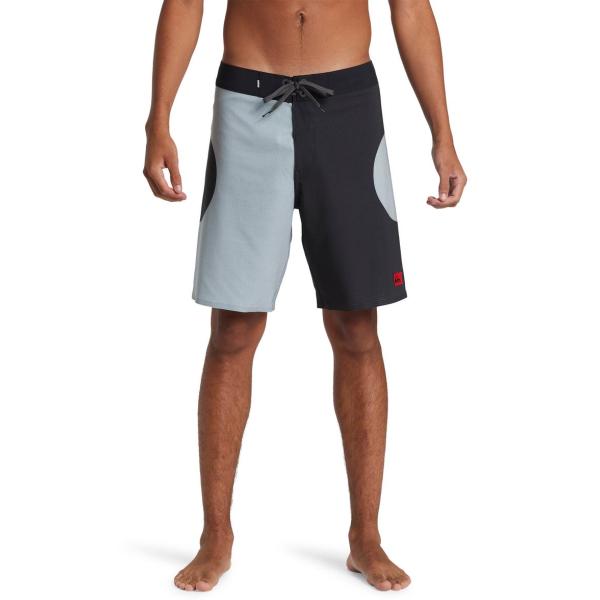 グリフィン・コラピントのシグネチャーコレクション。最高峰モデル、HIGHLINEのボードショーツ。抜群の伸縮性と通気性を保つ高機能HIGHLITE生地を使用。脚部にかけてマイクロパンチング加工を施し、シームレスにつなぎ合わせることでパフォー...