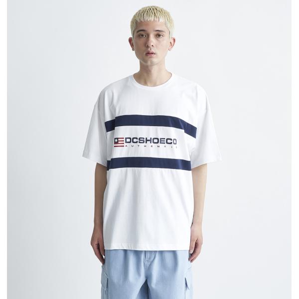 オーセンティックなカラーブロックデザインとクラシカルなロゴプリントが印象的な半袖Tシャツ。コットン天竺生地を使用。しっかりとした重めの生地感が特徴です。ゆったりとしたオーバサイズシルエットとドロップショルダーがコーディネートに抜け感をプラス...