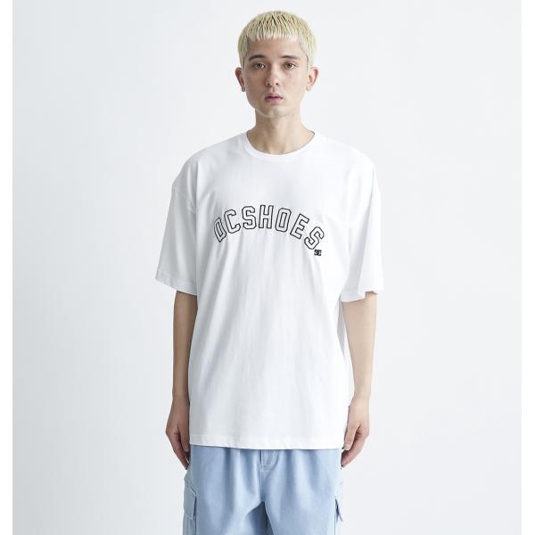 胸元にクラシカルなカレッジロゴの刺繍を施した、オーバーサイズシルエットの半袖Tシャツ。厚手のコットン天竺生地を使用。肌触りが良く着心地も軽やかな一枚。アウターやボトムスと合わせやすい豊富なカラーバリエーションも魅力です。幅広いコーディネート...