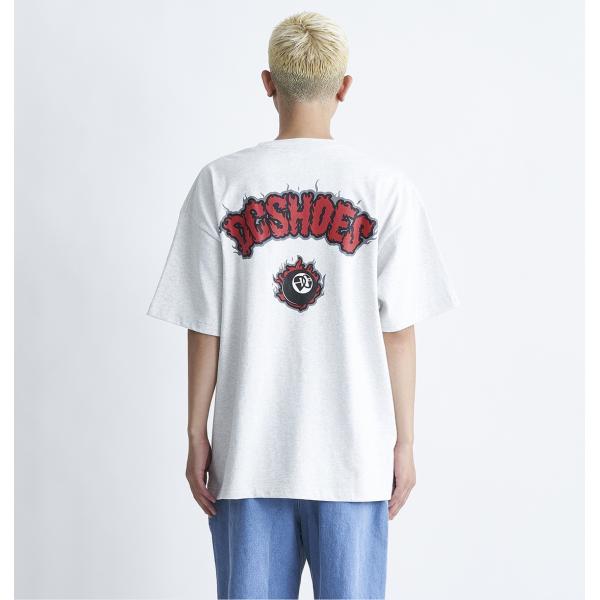 ヘビーウェイトのオーバーサイズ半袖Tシャツ。DC Shoesの前身ブランドであるEightballからインスピレーションを受けたロゴを左胸と背中にプリント。インパクトのあるバックスタイルを完成させます。スケートスタイルはもちろん、タウンユー...