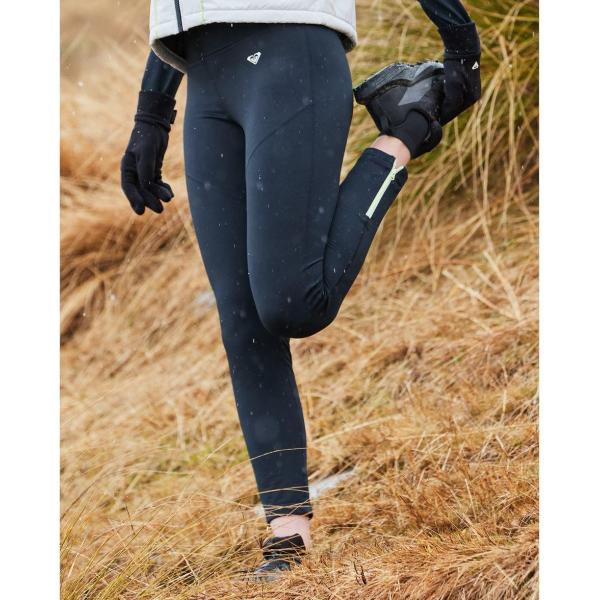 ハニカム調の生地を使用したレギンス。ワンカラーでシンプルに見せながら、ウエストと太ももに入れた切り替えがアクセントに大活躍。ウエストの紐、腰ポケットのジップ、裾のジップを配色で仕上げたのがポイントです。同素材のハイネックトップスとセットアッ...