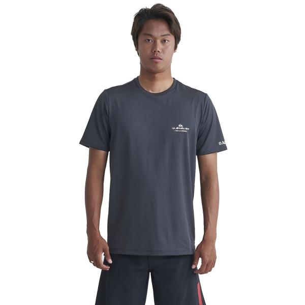 トップクラスの機能を持つHIGHLINEシリーズに、AddElm×QUIKSILVERのコラボアイテムが登場。生地が肌に刺激を与える事でアクションパフォーマンスUPする事を目的に開発された、次世代型機能素材を使ったラッシュガード。速乾性・ス...