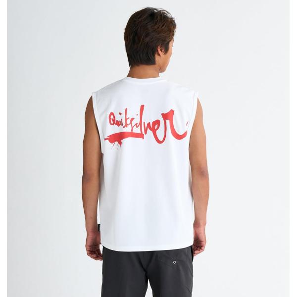 快適性の高い素材を使用したノースリーブ仕様のラッシュガード。透けにくく、ハリ・コシと軽い着心地を両立した生地感が特徴。最高値UPF50＋で紫外線から肌を守ります。左胸にボックスロゴ、背中にQUIKSILVERのヘリテージを象徴するロゴグラフ...