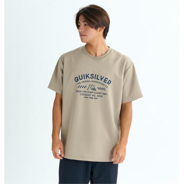 快適性の高い素材を使用した半袖ラッシュガード/ユーティリティTシャツ。透けにくく、ハリ・コシと軽い着心地を両立した生地感が特長。最高値UPF50+で紫外線から肌を守ります。フロントとバック左脇にはQUIKSILVERのオーソドックスなグラフ...