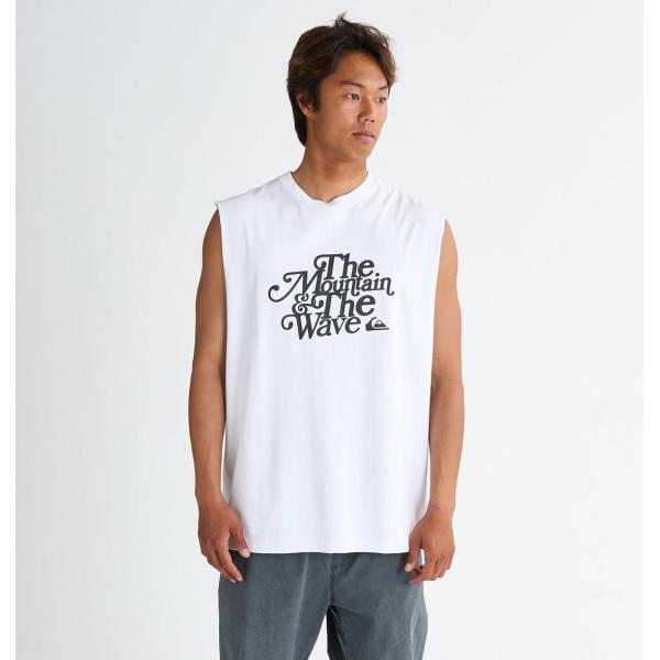 程良い肉厚感とハリ感の生地を使ったノースリーブTシャツ。製品染め加工後にボールバイオウォッシュ加工を施すことで、着古したようなユーズド感を演出しました。フロントにトレンドを加味したフォントのグラフィックをプリント。シルエットは程良くゆとりの...