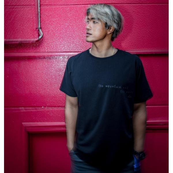 コンセプトは「STREET,STREET,STREET」世界中を旅する五十嵐カノア。都会の特に東京のストリートカルチャーに、自身が感銘したMOMAの喚起するクリエイト・マインド・インスピレーションをMIXさせたコレクション「50MA」。着心...