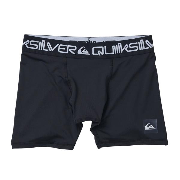 ウエストバンドにワードロゴ、左側にロゴをプリントしたボクサータイプのアンダーショーツ。ポリエステルベースの生地にポリウレタンを編み込み、高い 伸縮性と心地良いフィット感を持つベア天竺素材を使用しました。白・グレー2種のプリントカラー、ボック...