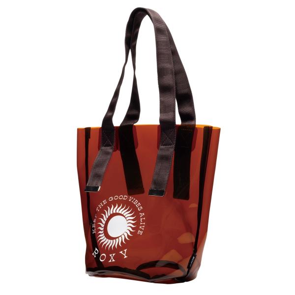 PVC素材を使ったバケツ型のクリアバッグ。程よいサイズ感で使い勝手も抜群です。透け感はありますが中身は見えにくいので、安心して使えます。ハンドルはテープの仕様で、紐先に金具をつけてアクセントにしました。センターにあしらった大きなロゴがポイン...