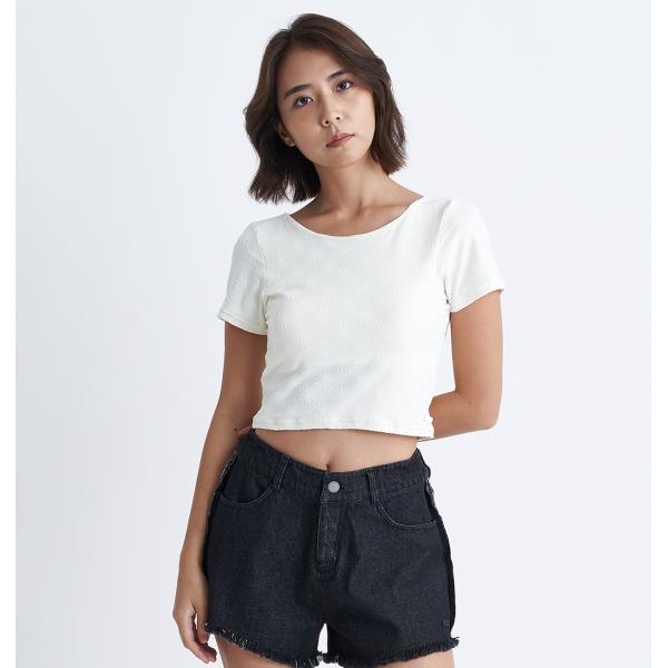 太陽のモチーフを織り込んだジャガード素材のパッド付きラッシュガード。ショート丈のTシャツ型デザインで、背中の2つの大きなリボンで、自分に合わせたサイズ調節が可能です。デニムパンツのラッシュガードと合わせたコーディネートもおすすめ！