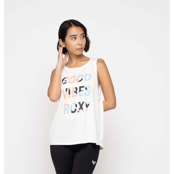 カラフルでアクティブな印象のメッセージロゴがインパクトのあるプリントタンクトップ。アームホールはゆったりめ、前後差のある着丈で後ろ裾はラウンドカットのデザイン。水陸両用なので、水着のカバーアップとしてもおすすめ。速乾、UVカット機能付き。後...