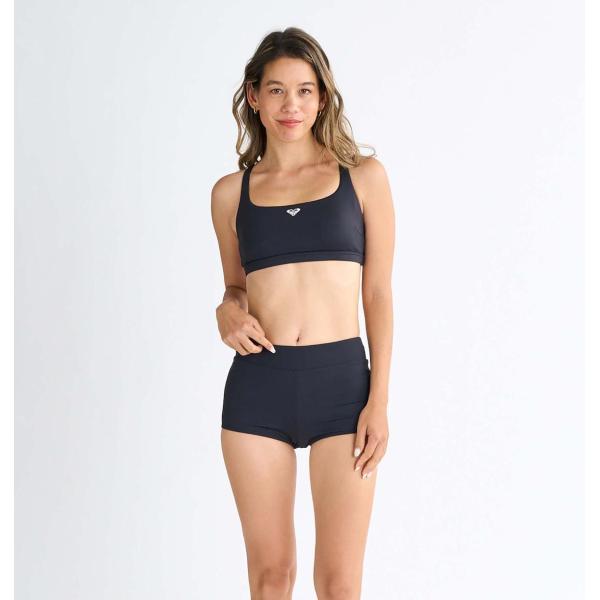 波からインスパイアされた幾何学柄に、ハイビスカス柄を乗せたシーズンプリントと無地をラインナップした、サーフィンにぴったりのセットアップビキニ。ブラトップはバッククロスショルダーなので、肩周りがストレスフリー。パドルがしやすい仕様です。また、...