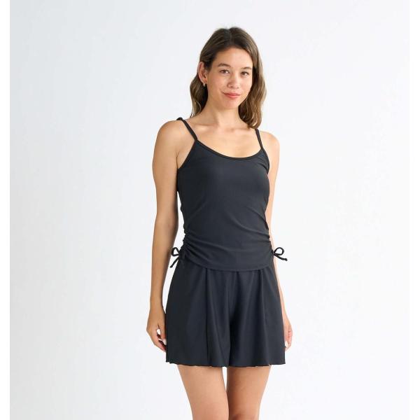 キャミソール型のタンクトップとハイウエストボトム、ギャザー入りのハイウエストのキュロットショーツの3点セット。トップスの両サイドにはドローコードを搭載しているので、ギャザーを寄せて気になるウエストラインをカバーすることができます。ギャザーを...