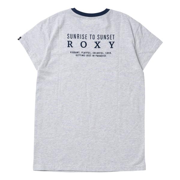 配色のネックラインが特徴の、オーバーサイズのTシャツワンピース。BOXシルエットなので、ゆったりと着こなせます。シーズナルのグラフィックを刺繍で表現したロゴと、レトロ調のカラーは一着でもおしゃれに仕上がります。大人の同デザインと合わせた親子...