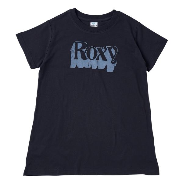 フロントに大きなROXYのファットロゴをプリントしたTシャツワンピース。肩周りがコンパクトなAラインのシルエットです。1枚でサラッと着ても、レギンスと合わせたコーディネートも楽しめます。バックにフロントと同柄のプリントをあしらいました。