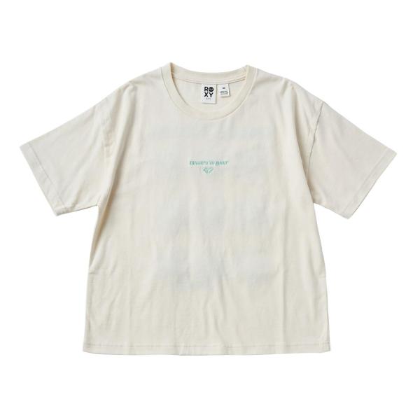 ドロップショルダーでゆったりしたオーバーサイズのシルエット。生地から縫い糸まで同じ色で染める製品染めで、風合いあるテクスチャーに仕上げました。バックには、BBKとLAVは同色、NATとBEGは配色でハイビスカスの総刺繍とフロントに「What...