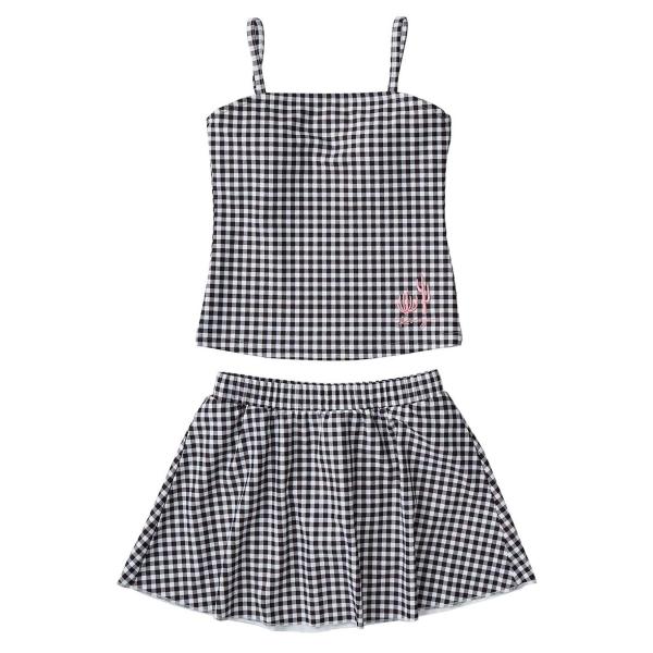 ギンガムチェックのプリントのキャミソールと、スカートとショーツの一体型ボトムがセットのスイムウエア。キャミソールのストラップは調整が可能です。また、130cm以上のブラカップは取り外しが可能です。キャミソールの裾にはサボテンとROXYのロゴ...